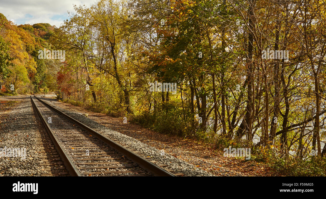 Rail line in fall, Lancaster County Pennsylvania, USA Stock Photo - Alamy