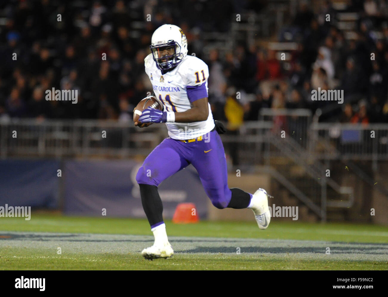 East Hartford, Connecticut, USA. 30th Oct, 2015. James Summers (11) of ...