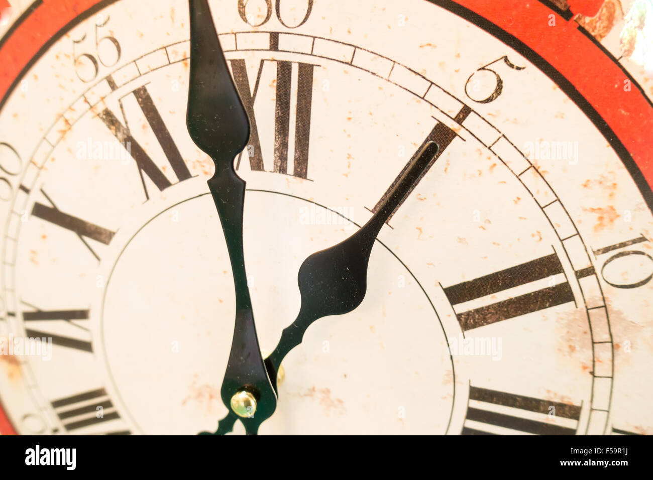 Retro clock hi-res stock photography and images - Alamy