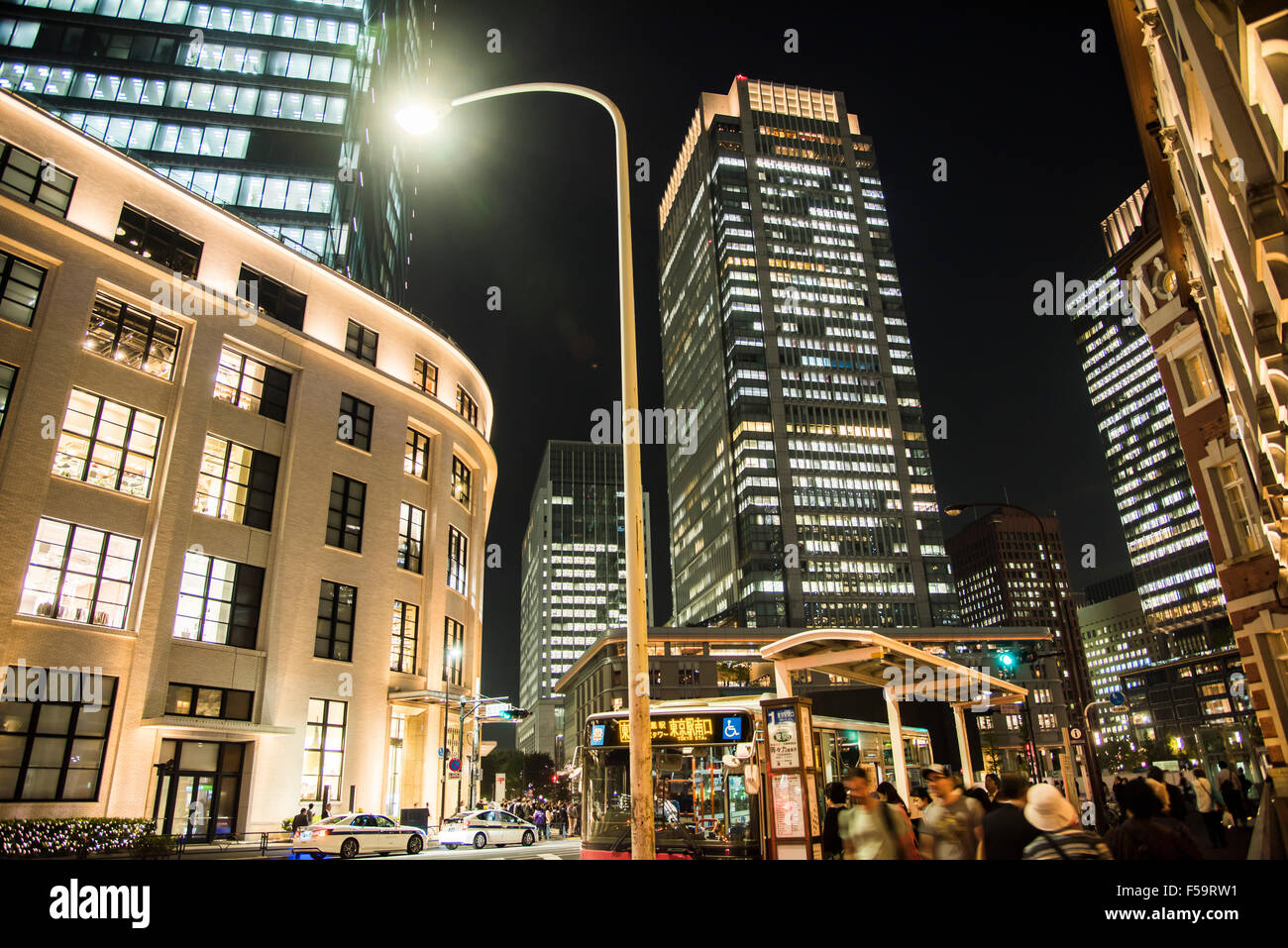 Exterior of kitte and shin marunouchi building hi-res stock photography ...