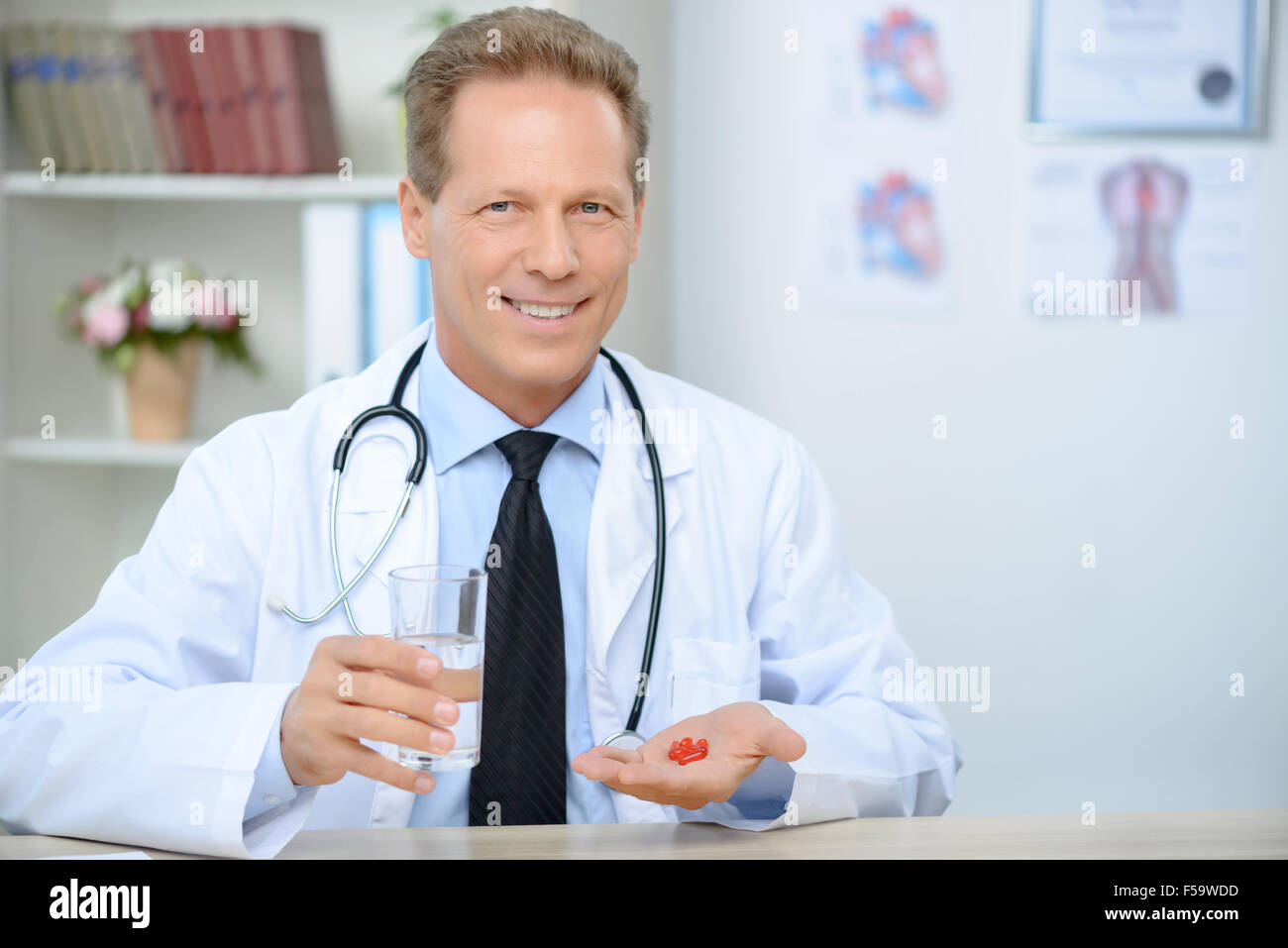 Professional doctor giving pills Stock Photo - Alamy