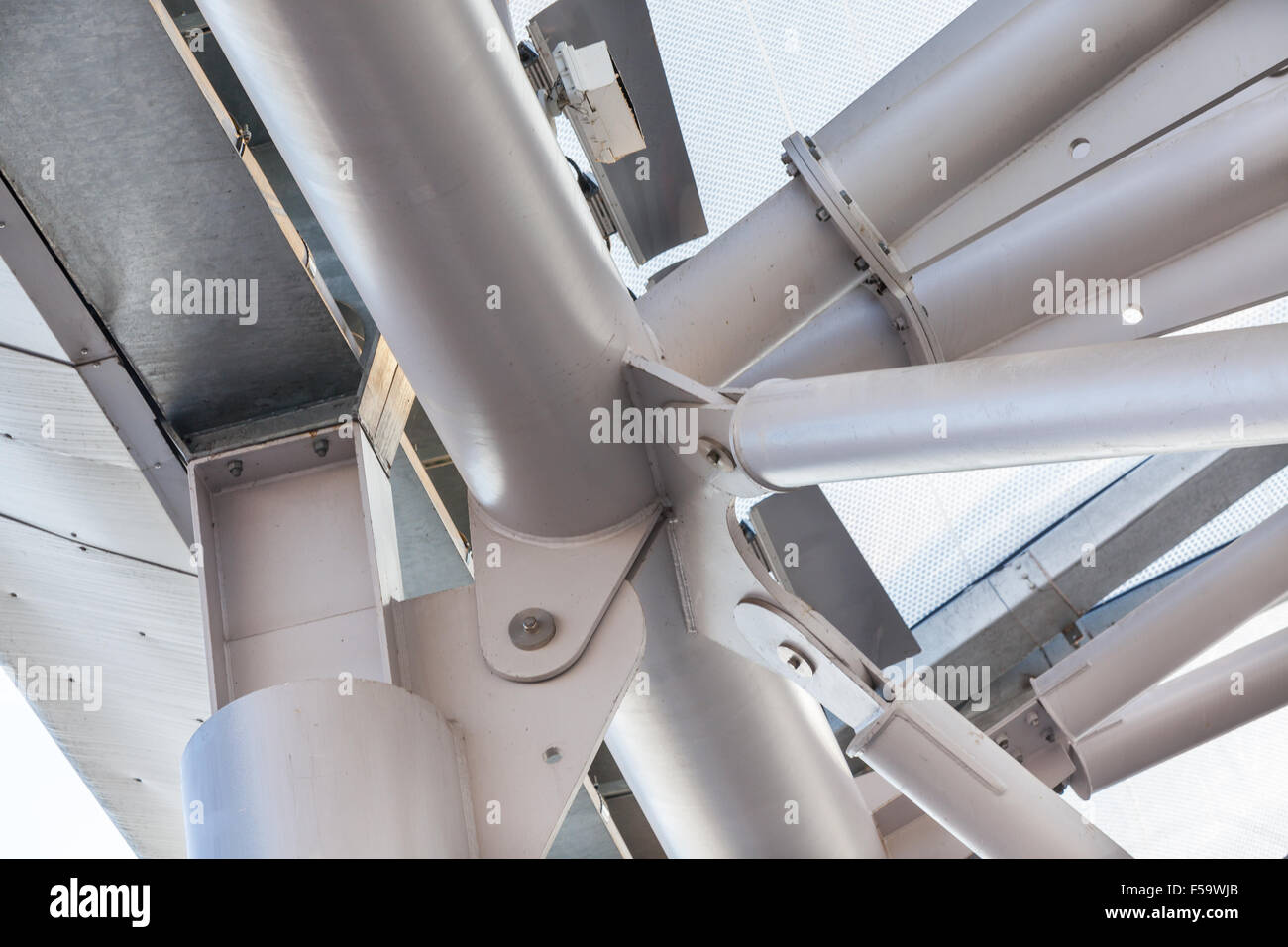 Detail steel frame supporting roof hi-res stock photography and images ...