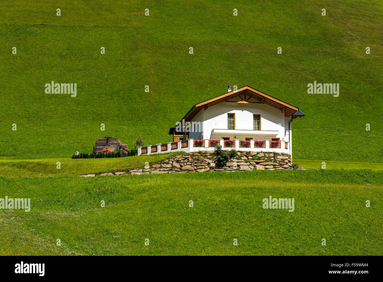 Traditional alpine house hi-res stock photography and images - Alamy