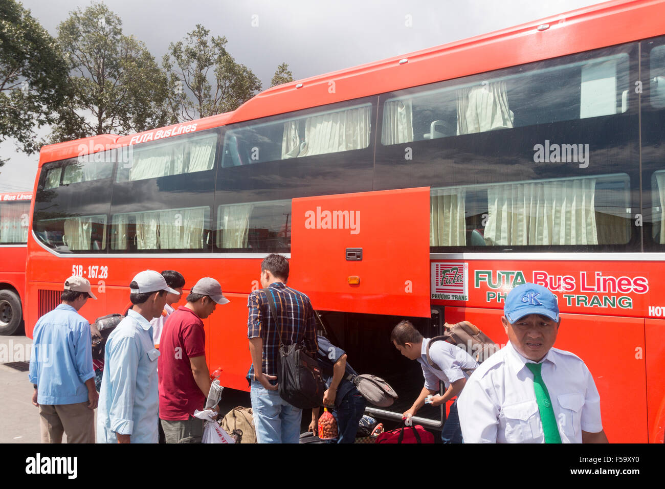 Futa bus buses from Phuong Trang company at Can Tho bus and coach ...