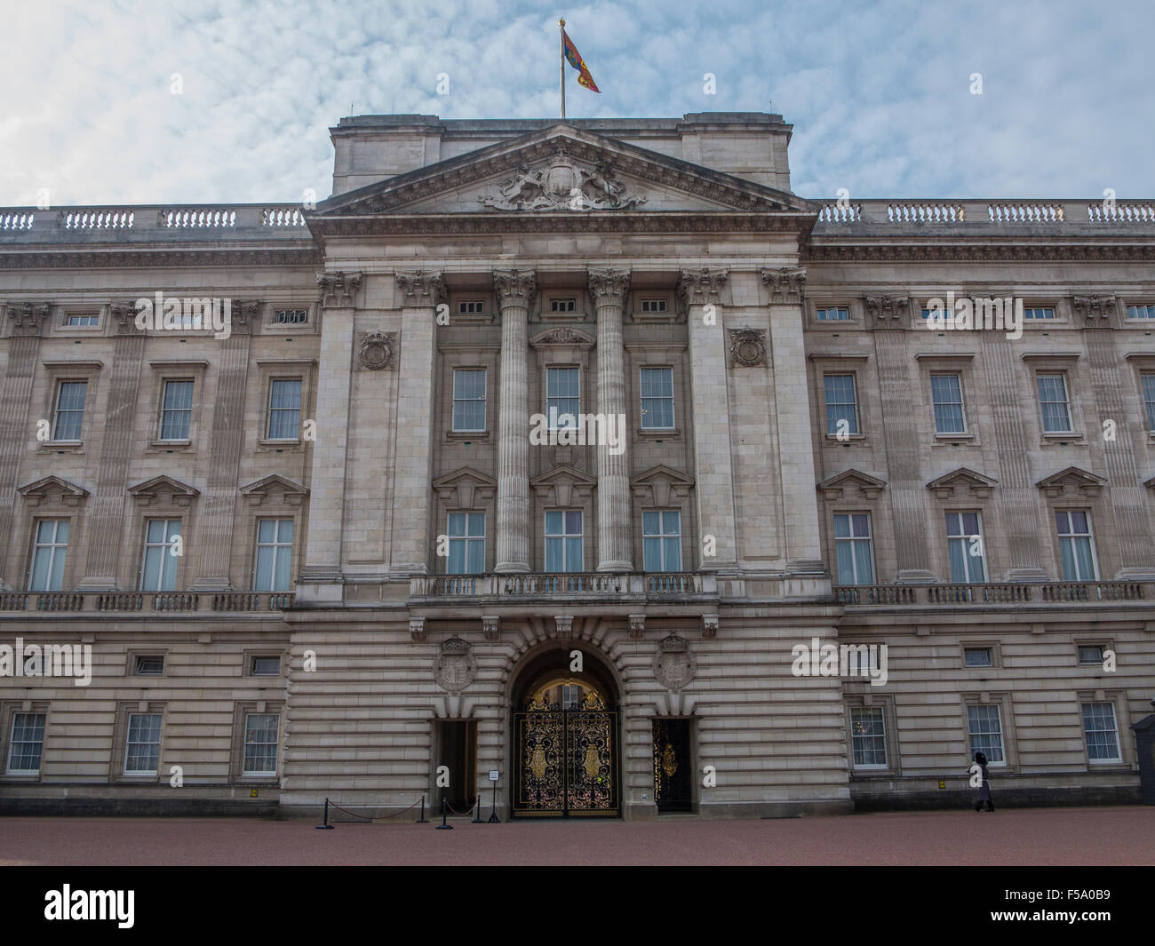 Buckingham palace facade hi-res stock photography and images - Alamy