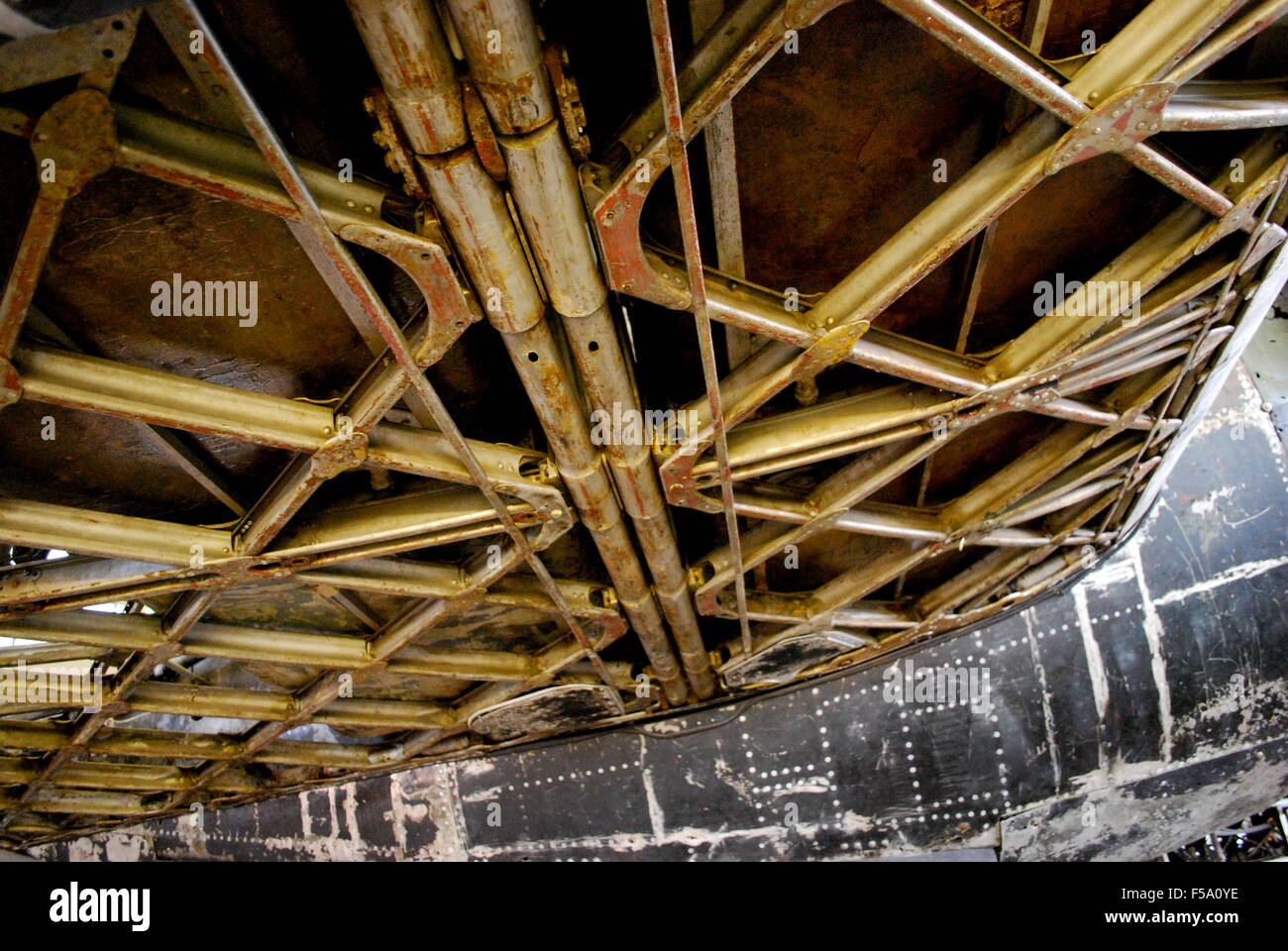 Airplane construction hanger hi-res stock photography and images - Alamy