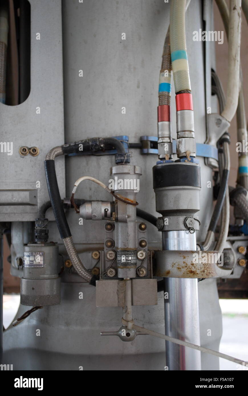 Airplane landing gear Stock Photo - Alamy