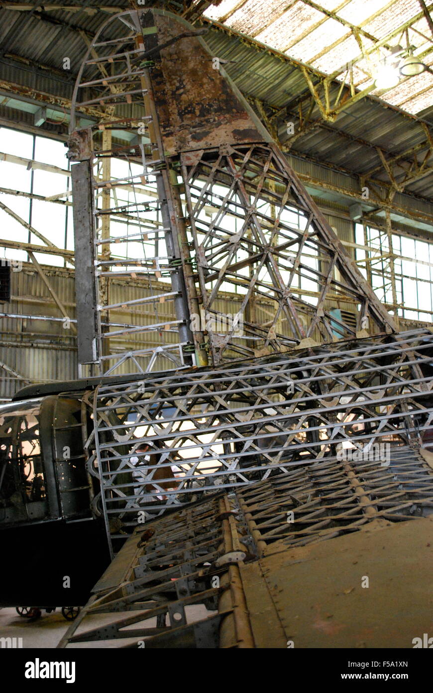 Airplane construction hanger hi-res stock photography and images - Alamy