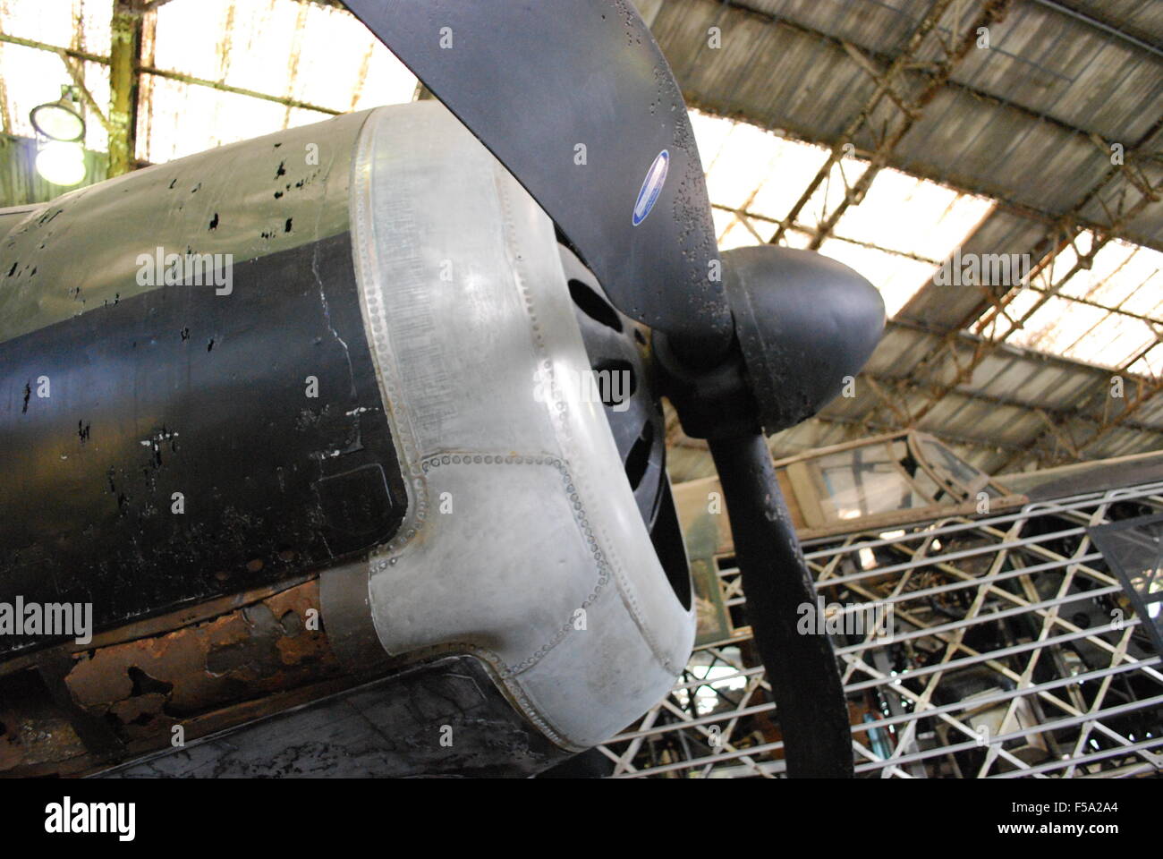 Airplane construction hanger hi-res stock photography and images - Alamy