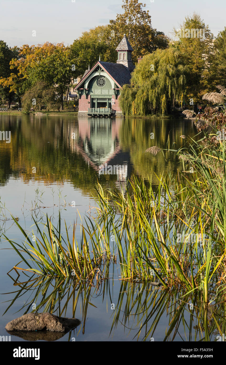 The Harlem Meer in Central Park, NYC Stock Photo - Alamy