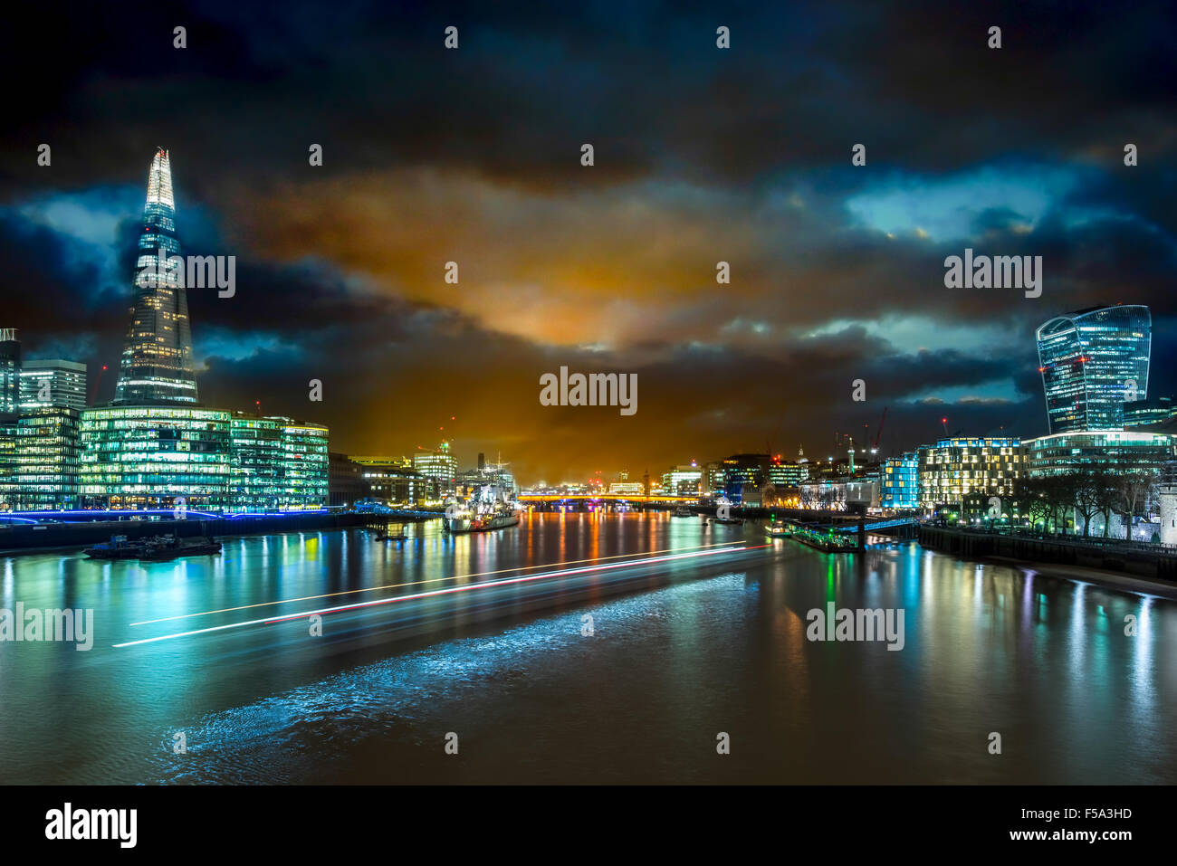 London skyline night hi-res stock photography and images - Alamy