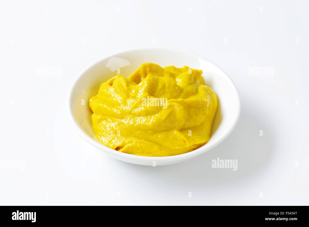 Bowl of American yellow mustard Stock Photo - Alamy