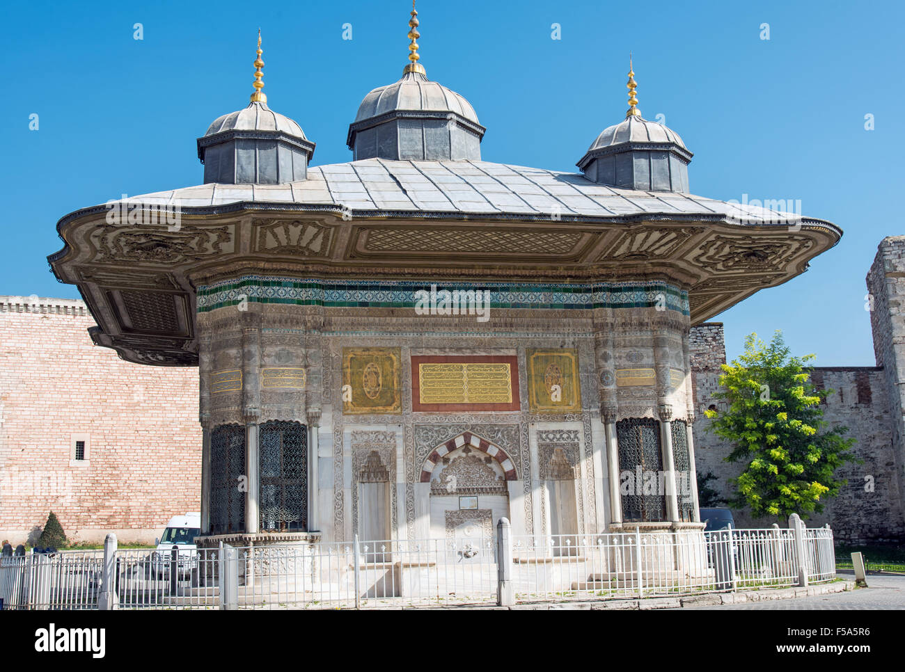 The Fountain of Sultan Ahmed III in Istanbul, Turkey Stock Photo - Alamy