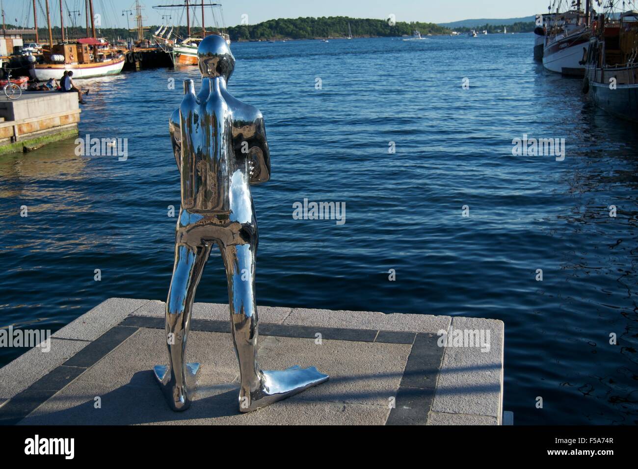 Ships diver hi-res stock photography and images - Alamy