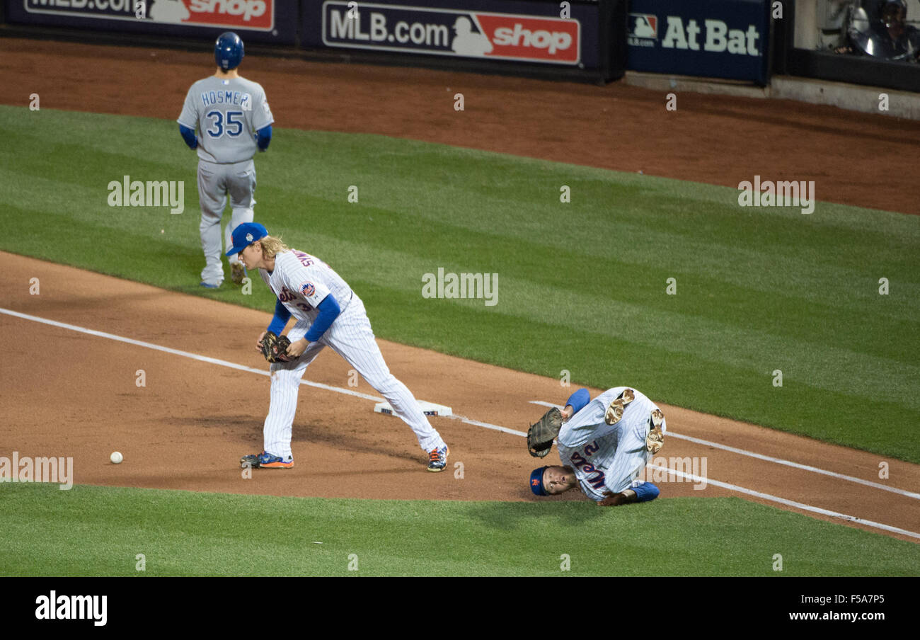 New York, NY, USA. 30th Oct, 2015. New York Mets starting pitcher NOAH ...
