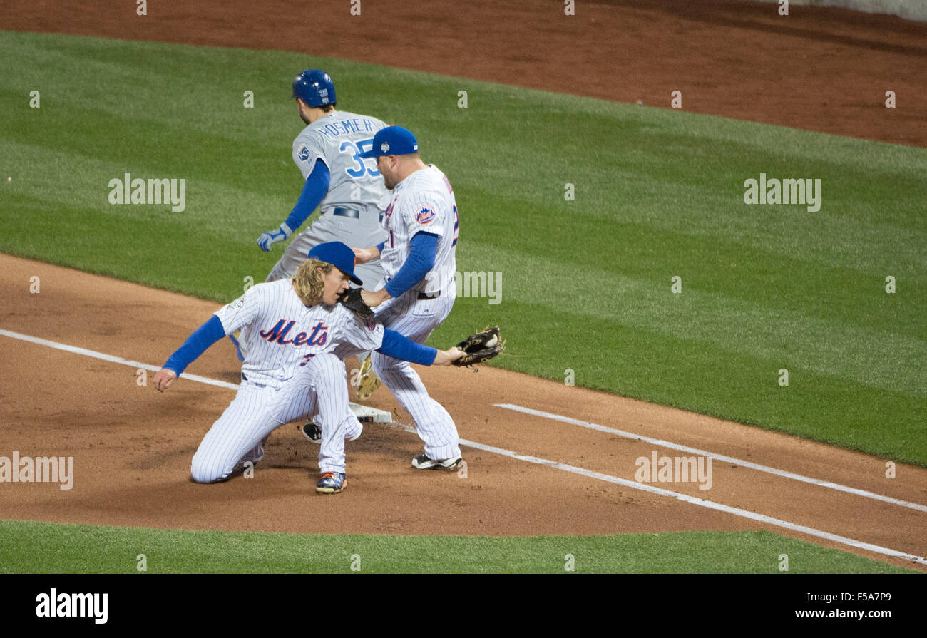 New York, NY, USA. 30th Oct, 2015. New York Mets starting pitcher NOAH ...