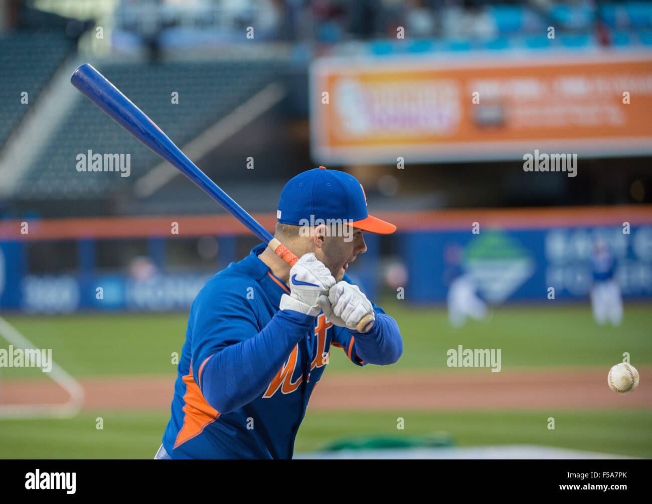 New York, NY, USA. 30th Oct, 2015. New York Mets third baseman DAVID ...
