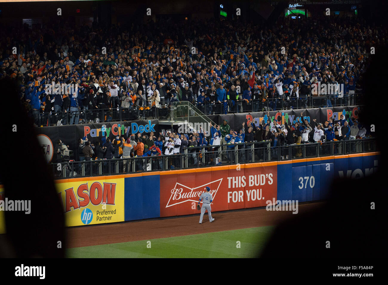 New York, NY, USA. 30th Oct, 2015. New York Mets third baseman DAVID ...
