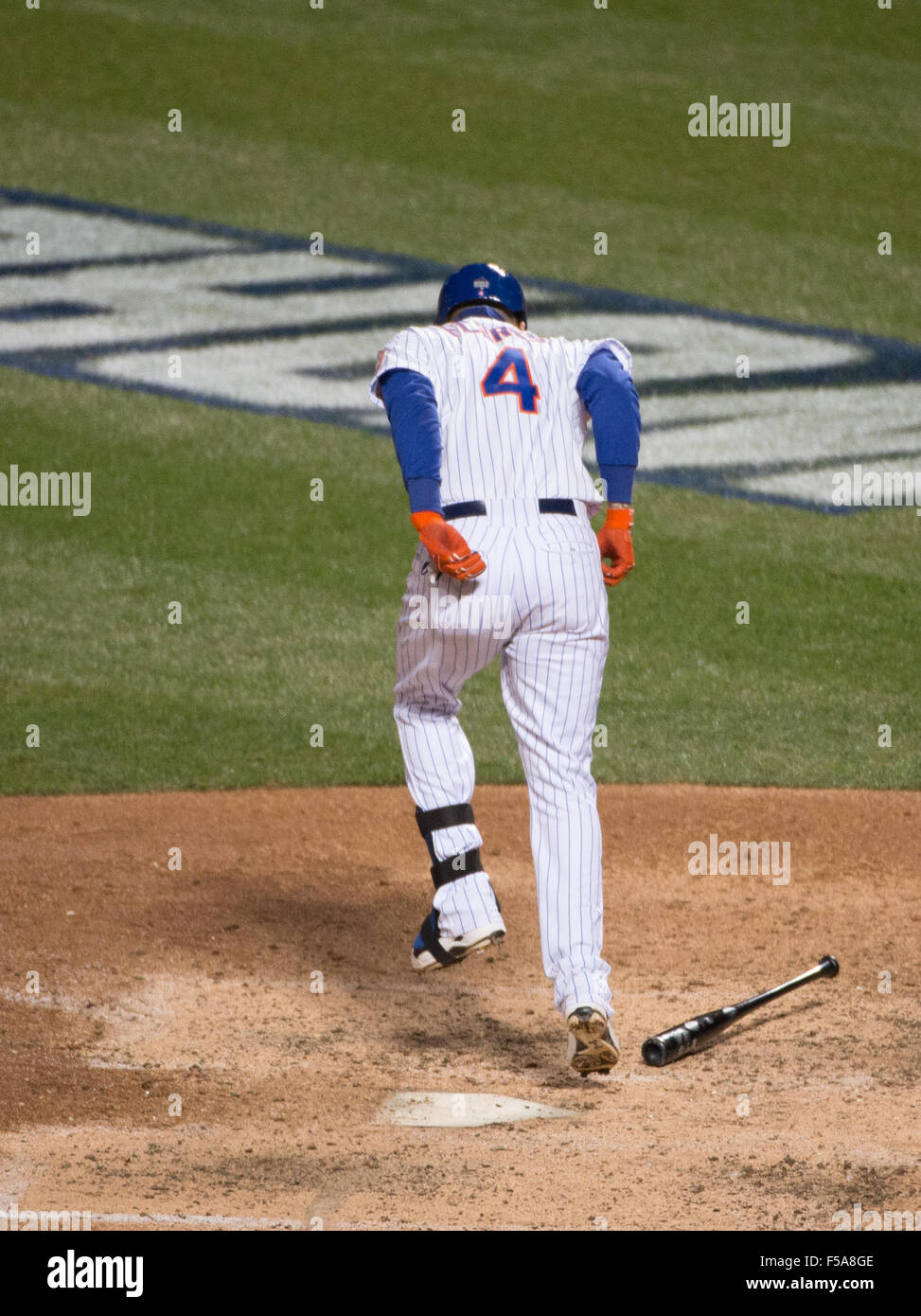 New York, NY, USA. 30th Oct, 2015. New York Mets shortstop WILMER ...