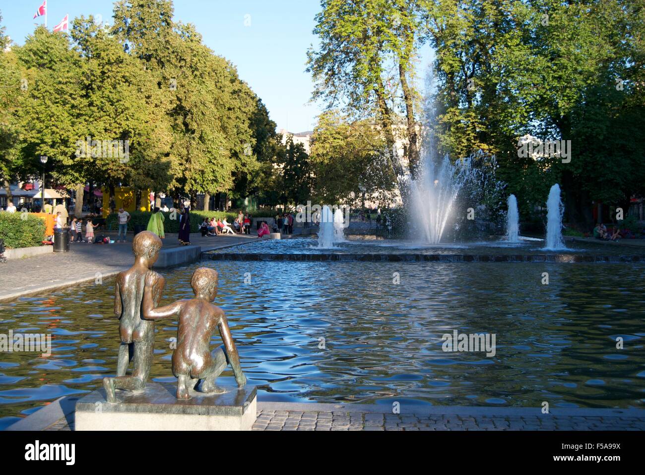 Statue of diver hi-res stock photography and images - Alamy