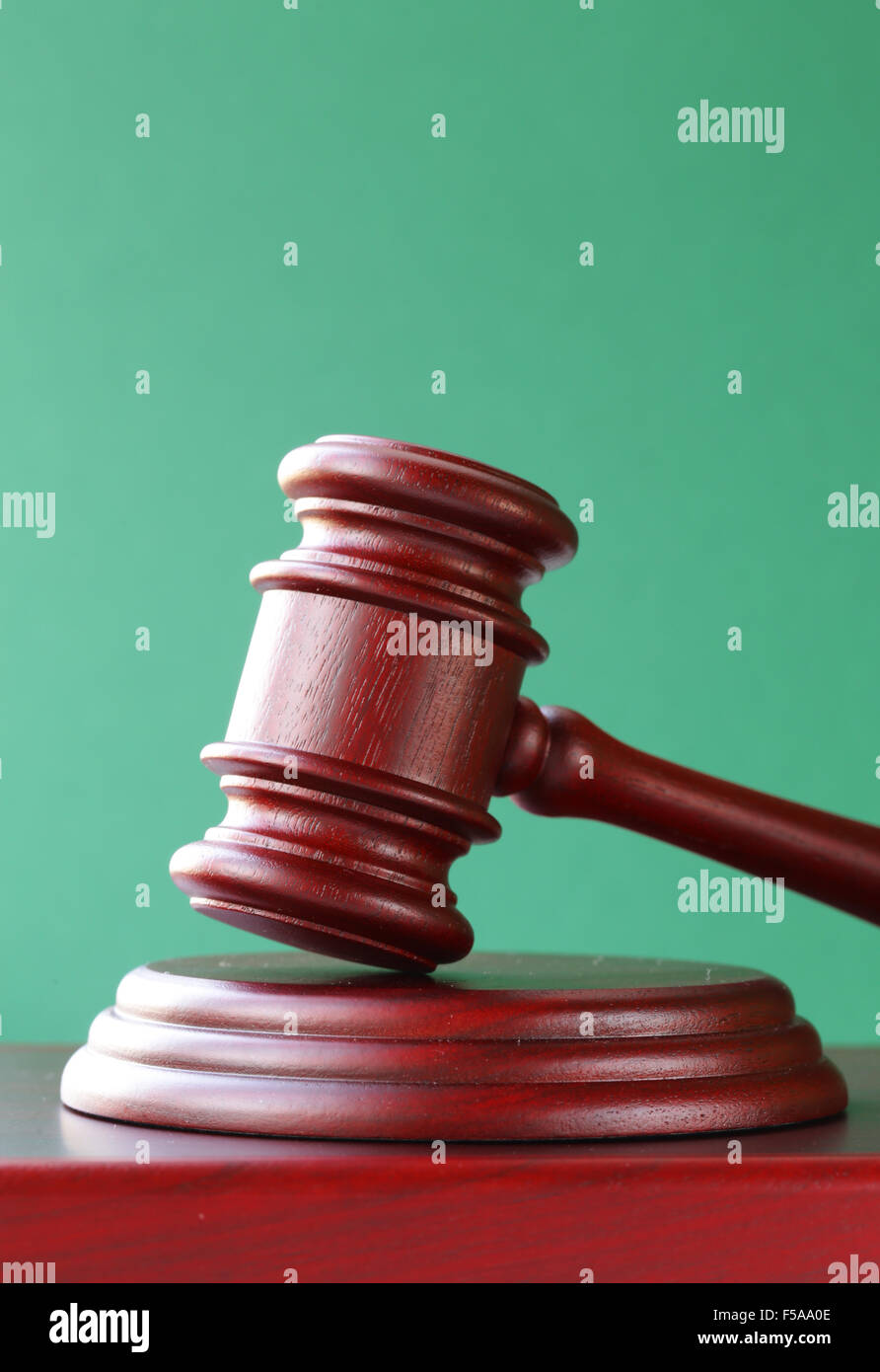 Courtroom judge stand hi-res stock photography and images - Alamy