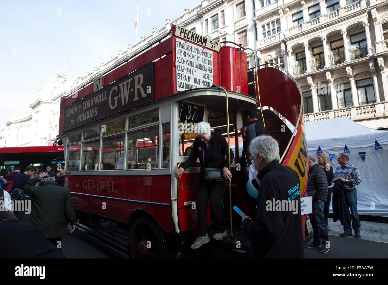 125 bus hi-res stock photography and images - Alamy