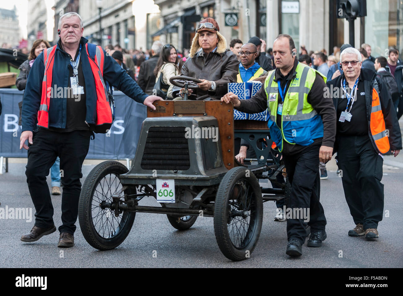 Car show fans hi-res stock photography and images - Alamy