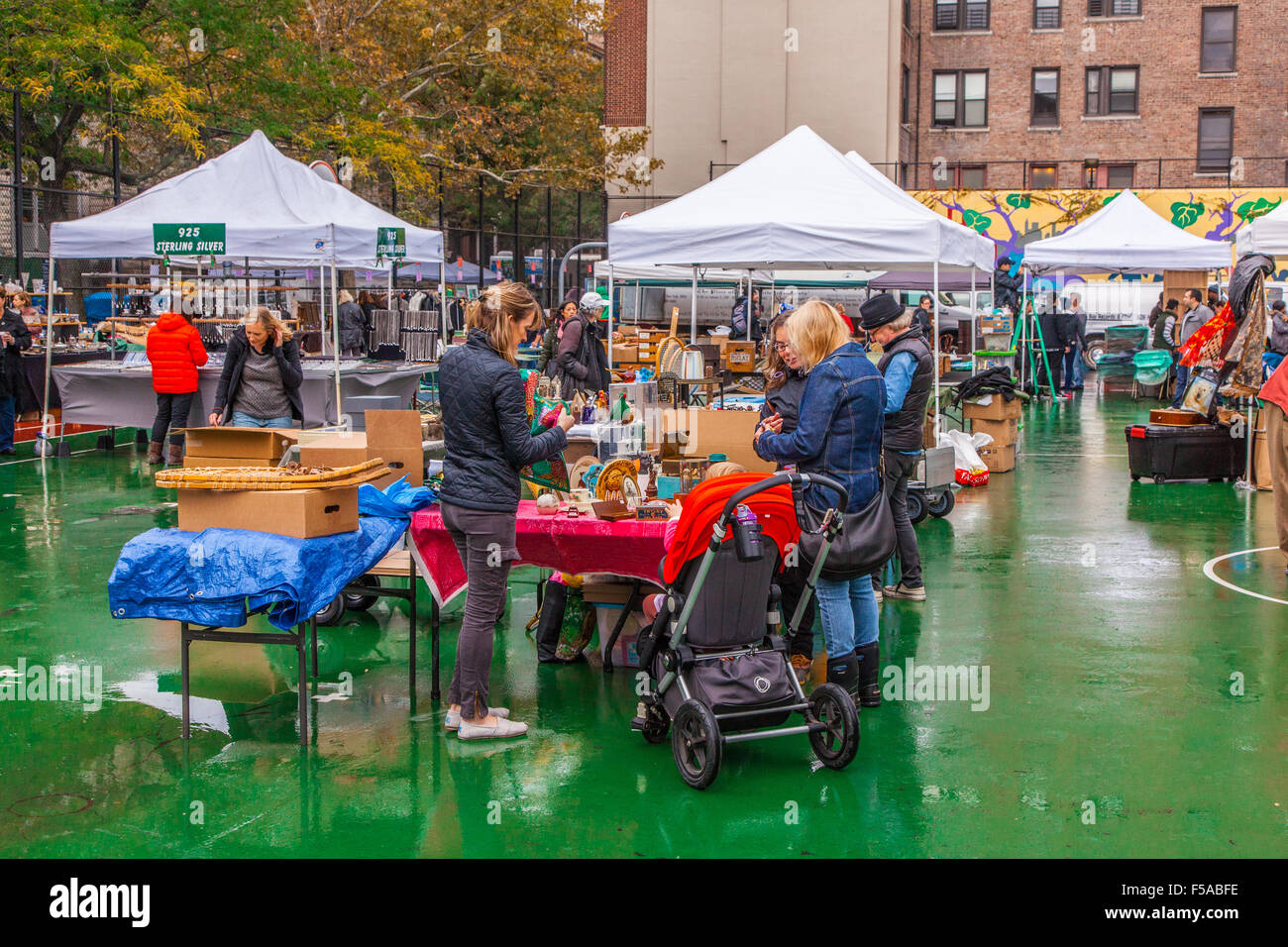 Greenflea market hi-res stock photography and images - Alamy