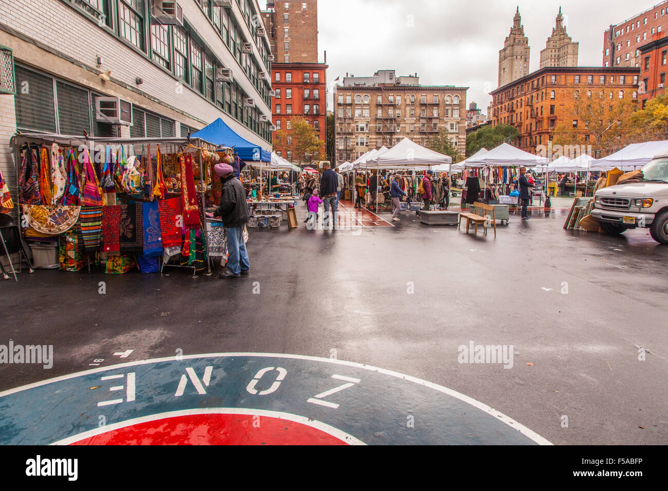 Flea market new york hi-res stock photography and images - Alamy