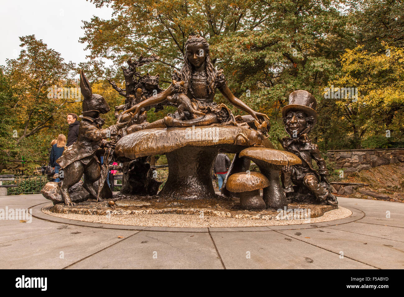 Alice in Wonderland statue by Jose de Creeft, Central Park, Manhattan ...