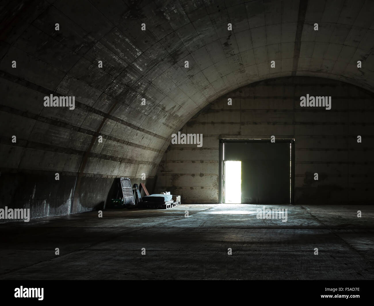 Hangar storage hi-res stock photography and images - Alamy