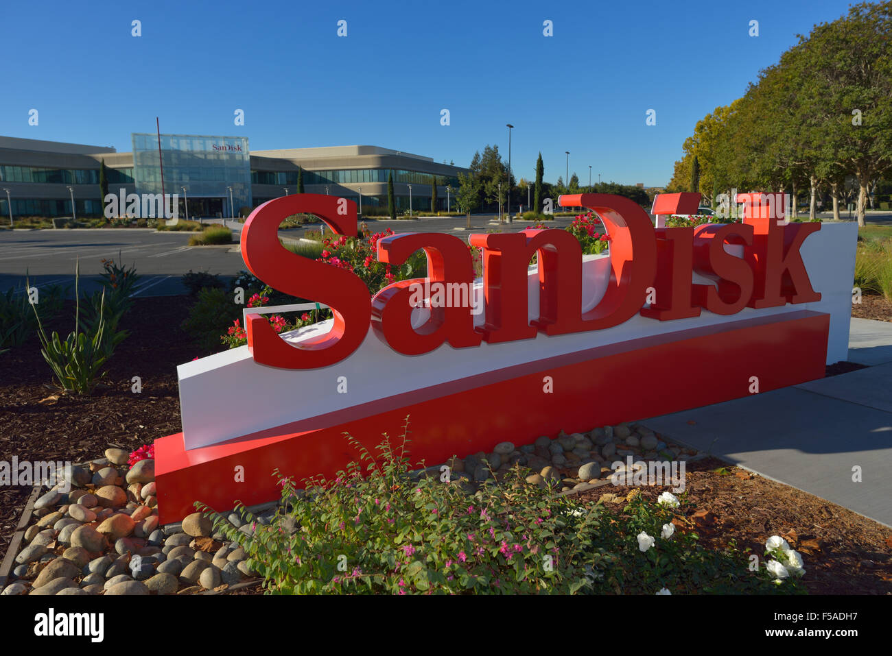 Western Digital (WD) announces the acquisition of SanDisk Corporation ...