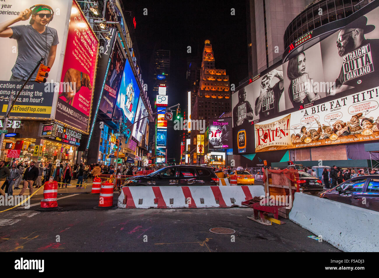Times square night hi-res stock photography and images - Alamy