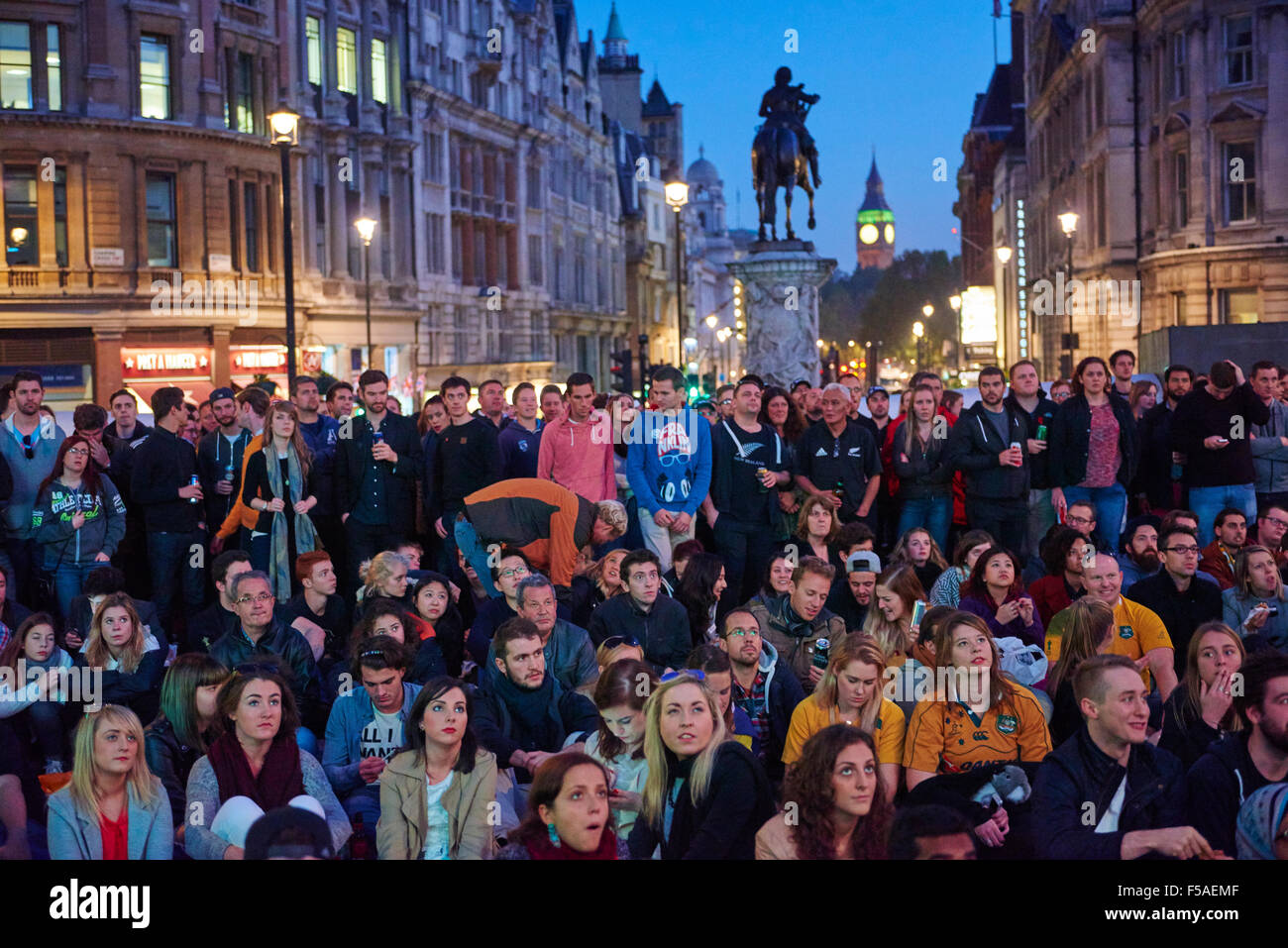 Rugby crowd australia hi-res stock photography and images - Alamy