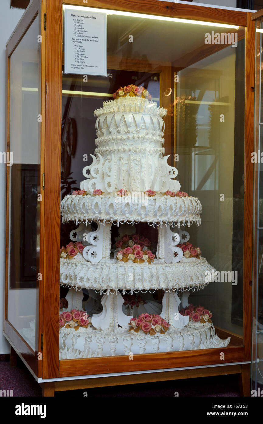 A marzipan model of a wedding cake at the Szabó Marzipan Museum ...