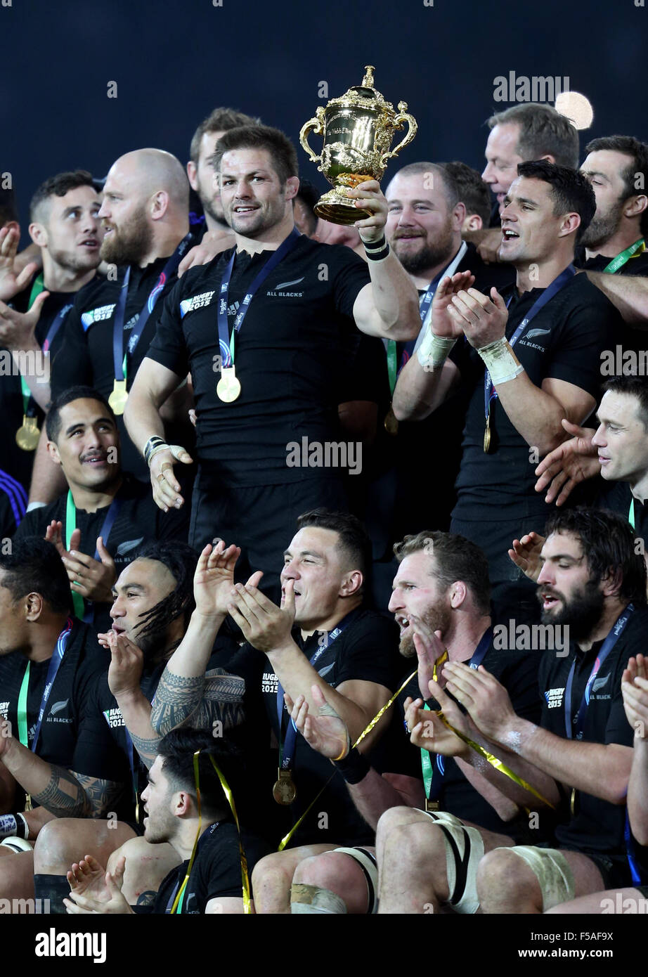 London, UK. 31st October, 2015. Captain Richie Mccaw Lifts Rughby World ...