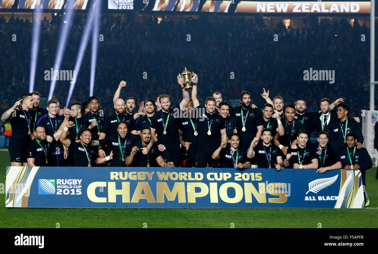 London, UK. 31st October, 2015. Kieran Read & Captain Richie Mccaw Lift ...