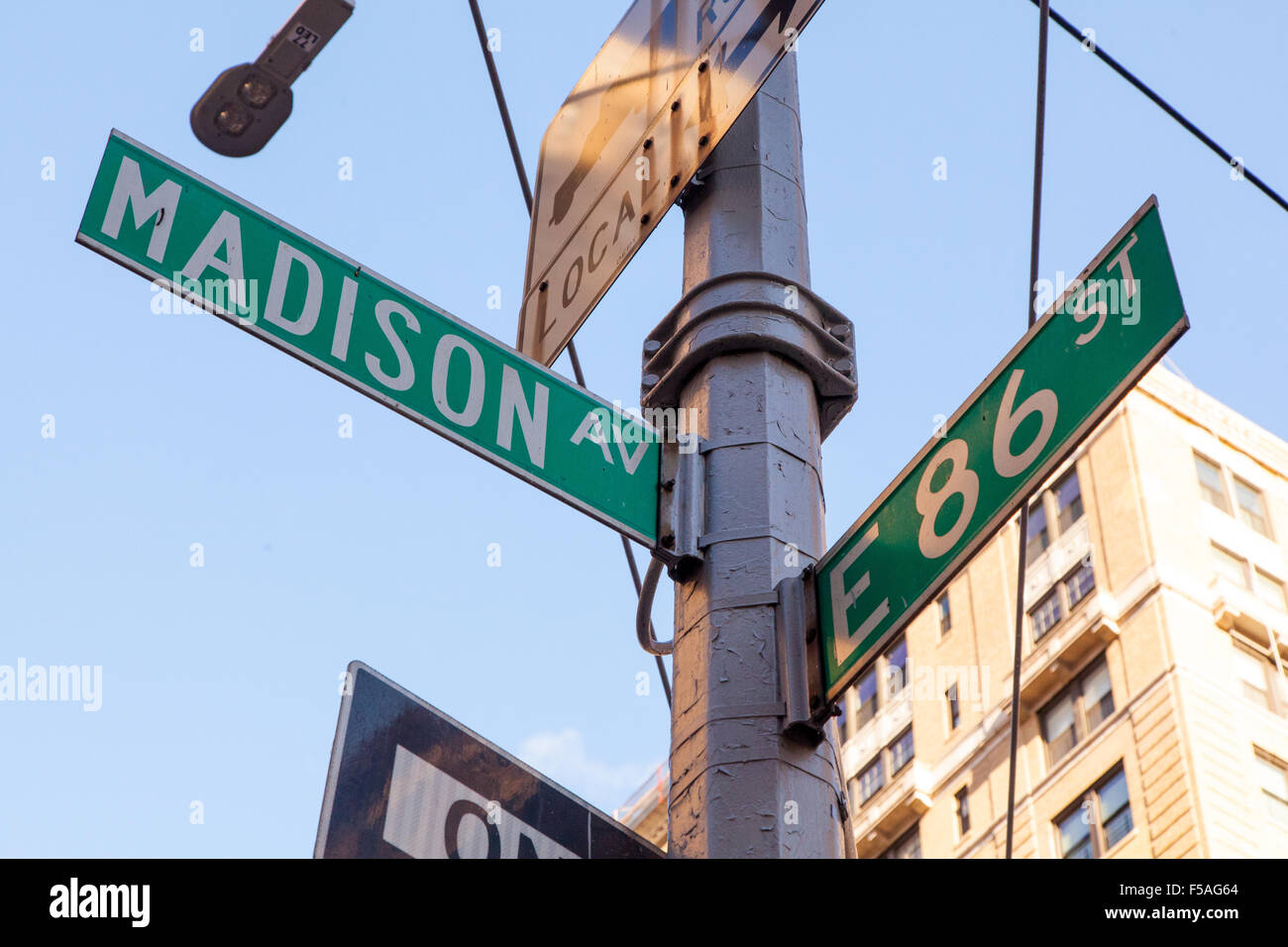 New york street sign madison avenue hi-res stock photography and images ...