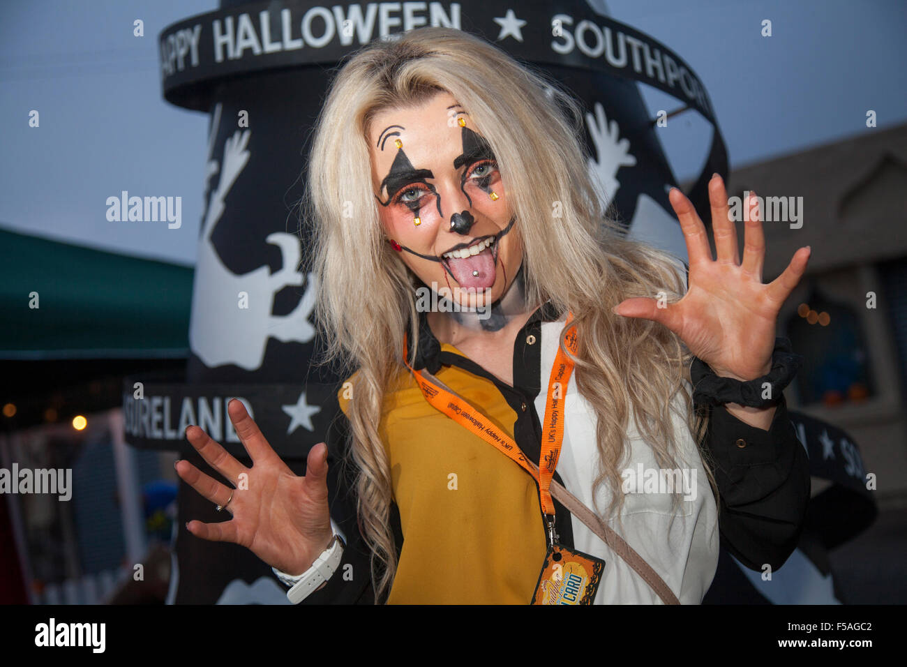 Ghoulish figures hi-res stock photography and images - Alamy