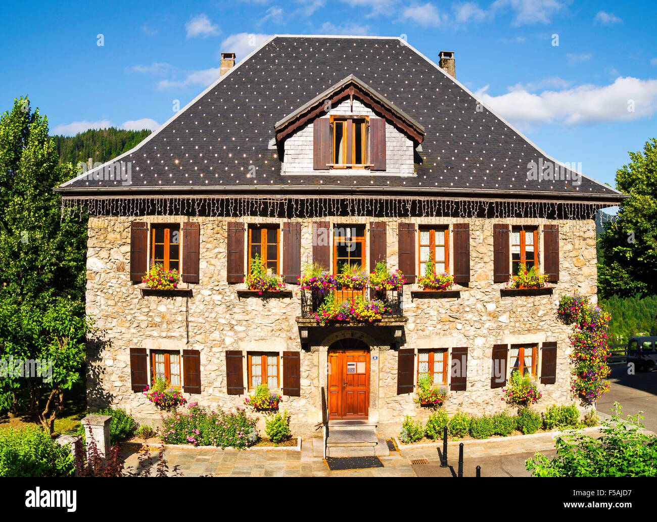 Traditional french house hi-res stock photography and images - Alamy