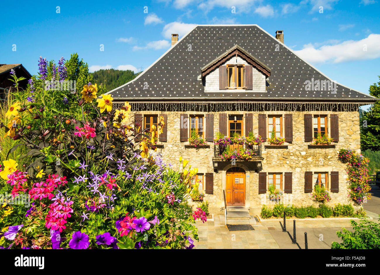 Traditional french house hi-res stock photography and images - Alamy