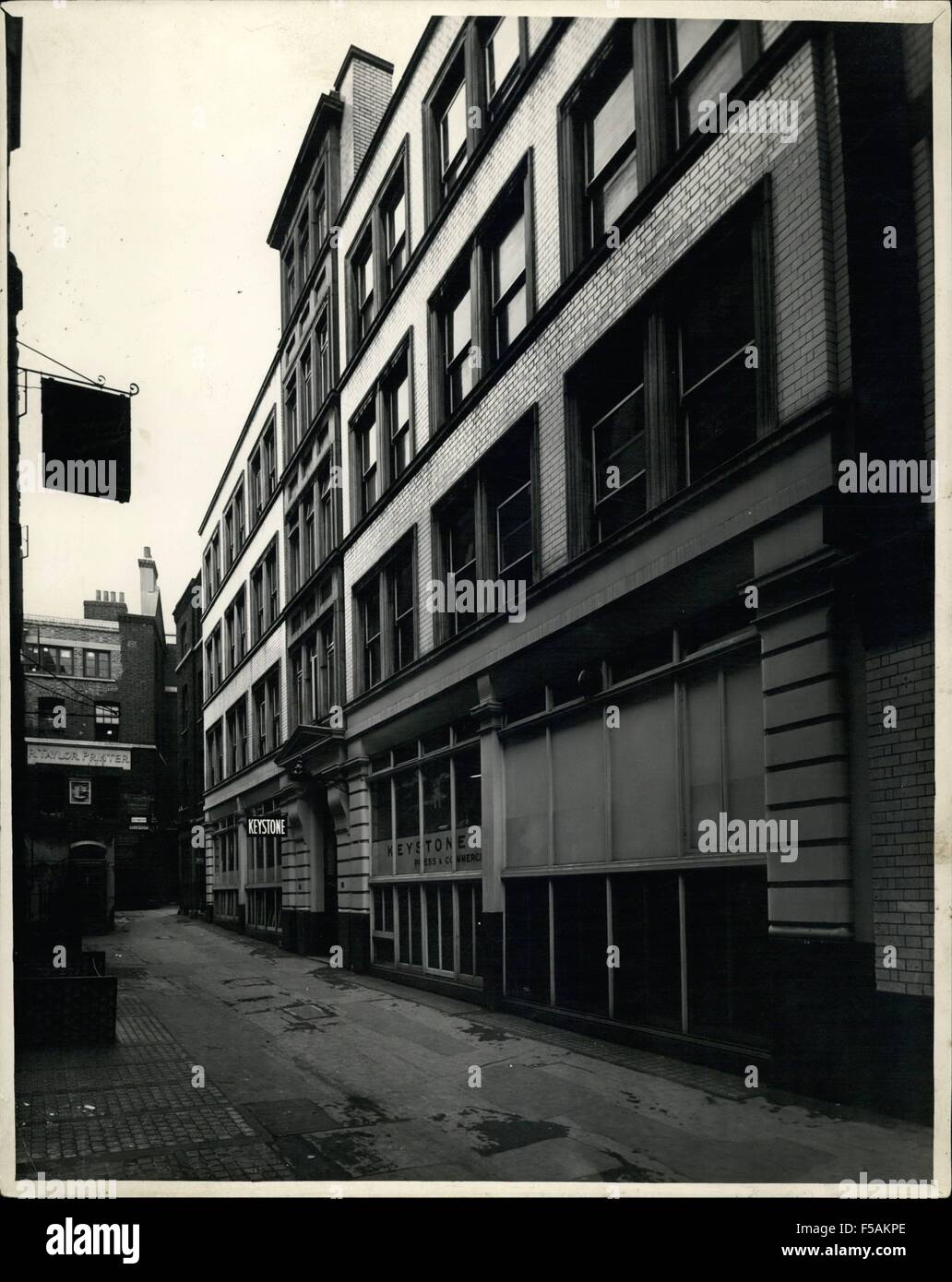 1968 - Keystone House, London Red lion court © Keystone Pictures USA ...