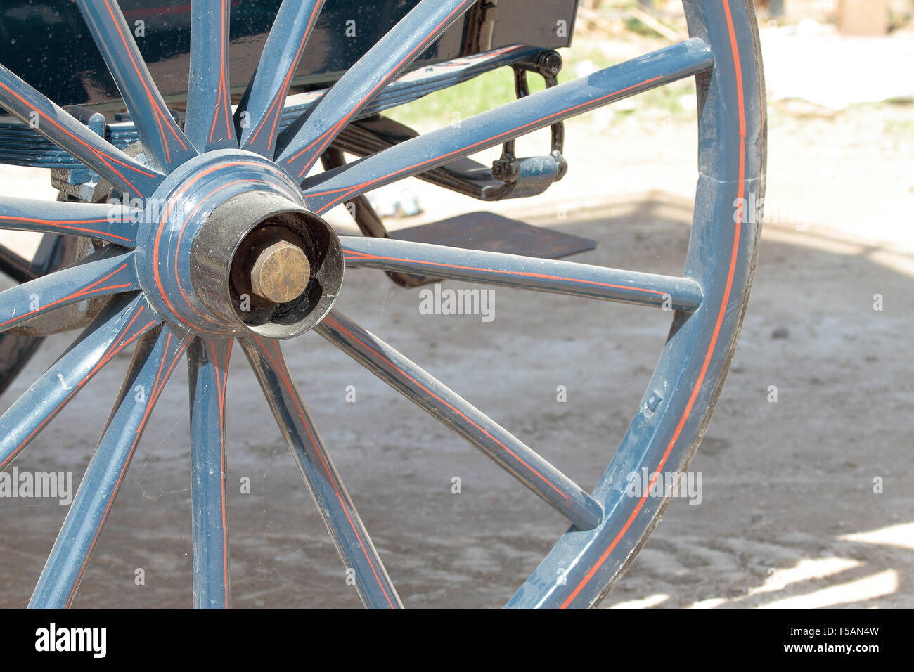 Wagon wheel shape hi-res stock photography and images - Alamy
