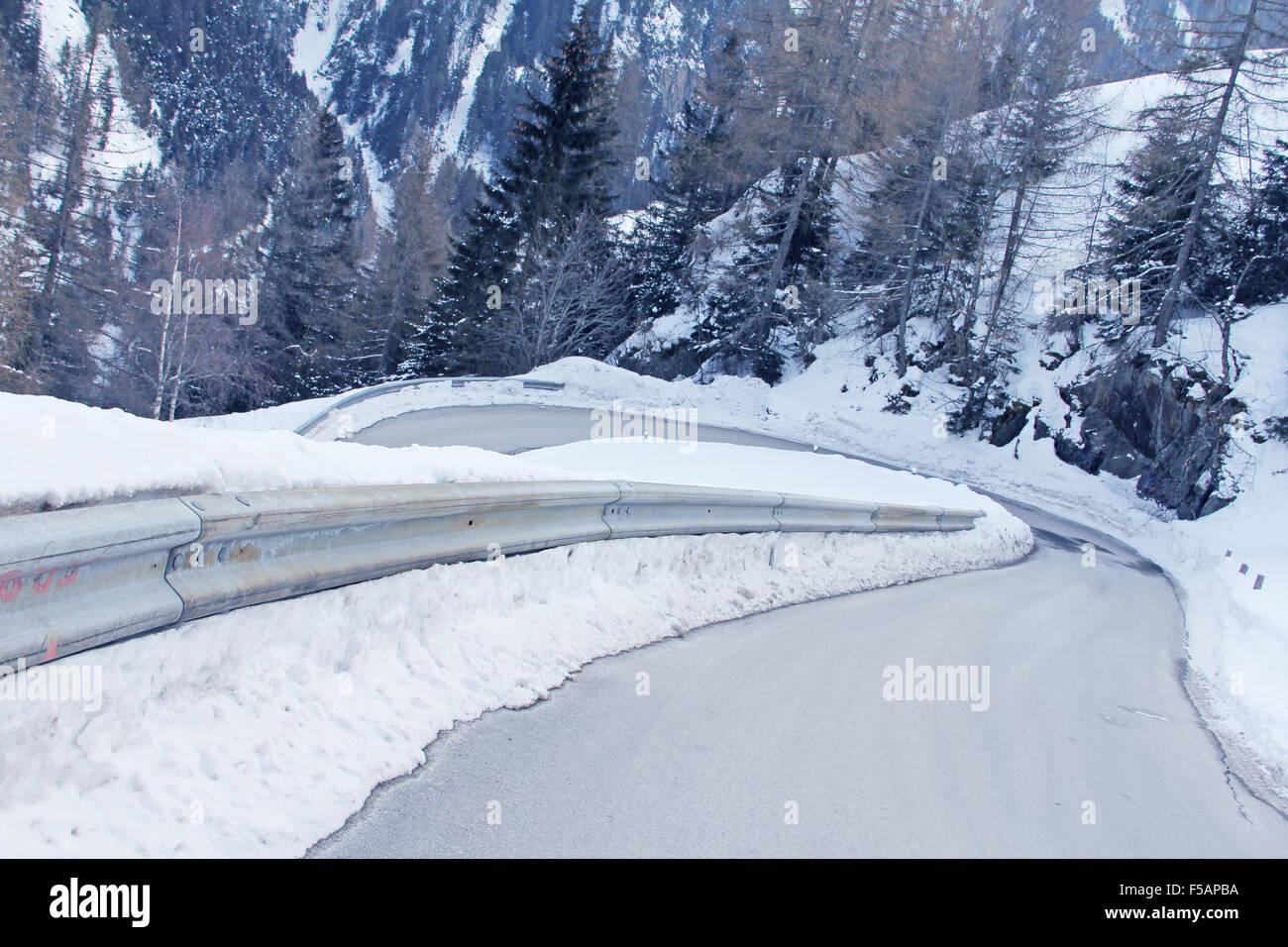 Empty mountain road turn in winter forest Stock Photo - Alamy