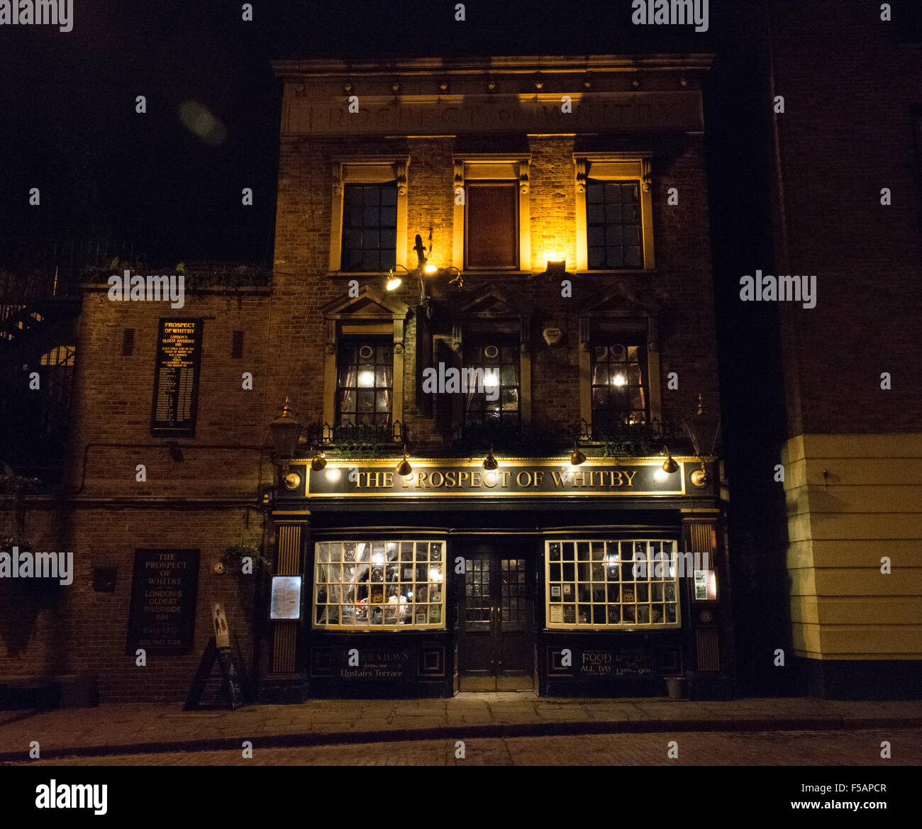Wapping pub london hi-res stock photography and images - Alamy