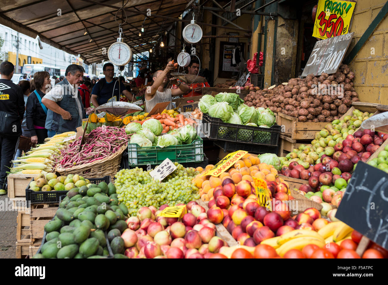 Valparaiso chile market hi-res stock photography and images - Alamy