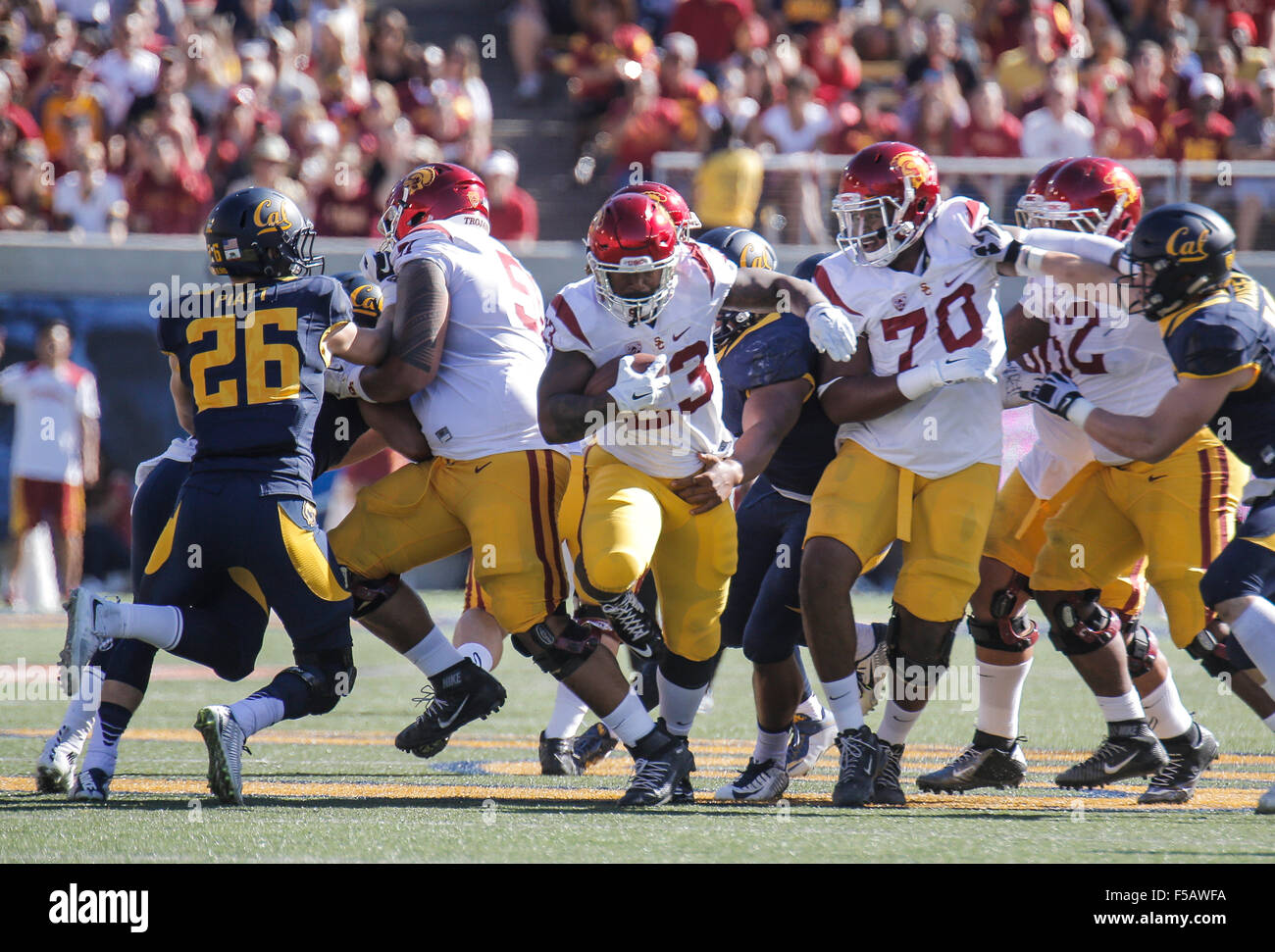 Berkeley USA CA. 31st Oct, 2015. USC RB # 23 Tre Madden score his fifth ...