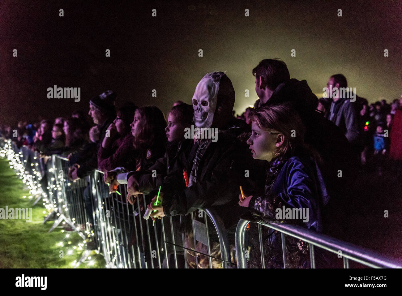 Halloween spectators hi-res stock photography and images - Alamy