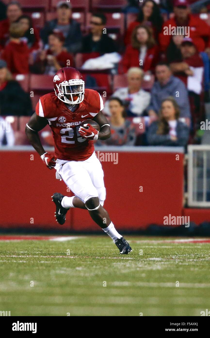 OCT 31, 2015: Razorback running back Denzell Evans #25 comes around the ...