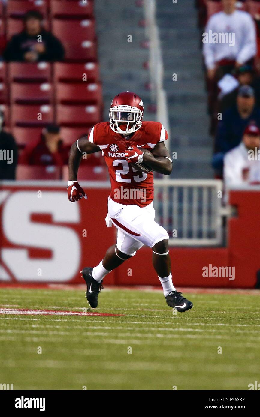 OCT 31, 2015: Razorback running back Denzell Evans #25 comes around the ...